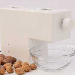 Spargator de nuci electric PELAMATIC